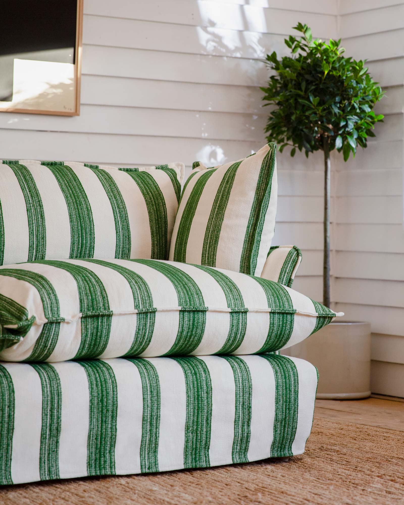 Maker&Son – Luxury Sofas and Beds Handmade In The UK.