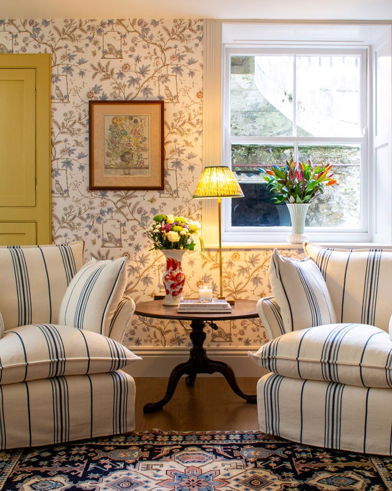 Maker&Son – Luxury Sofas and Beds Handmade in the UK.